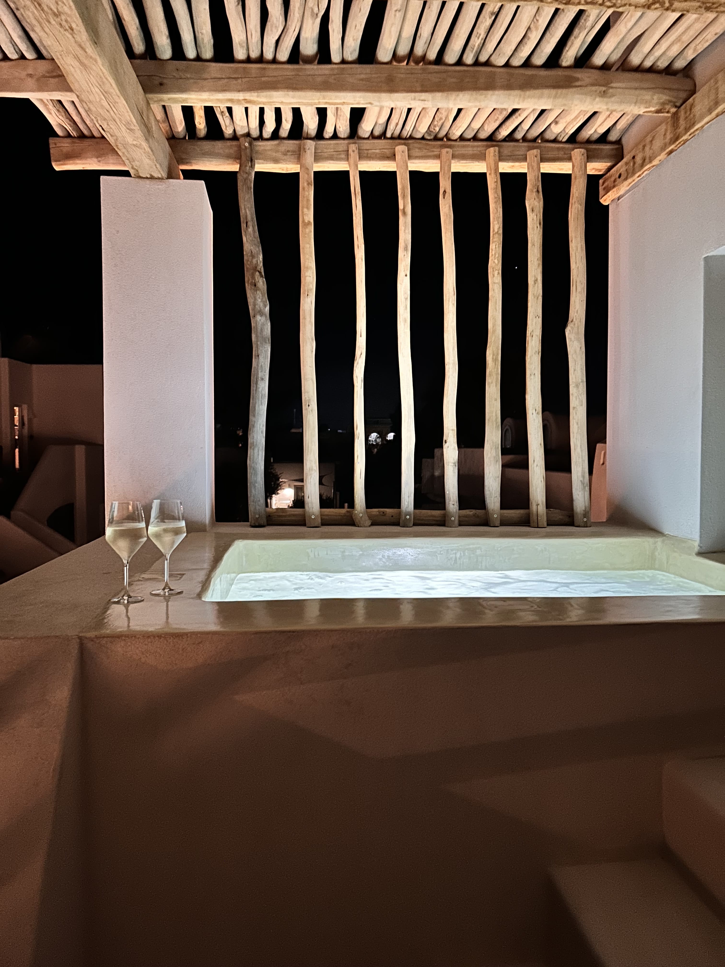 Suite with Outdoor Jacuzzi | Opalia suites