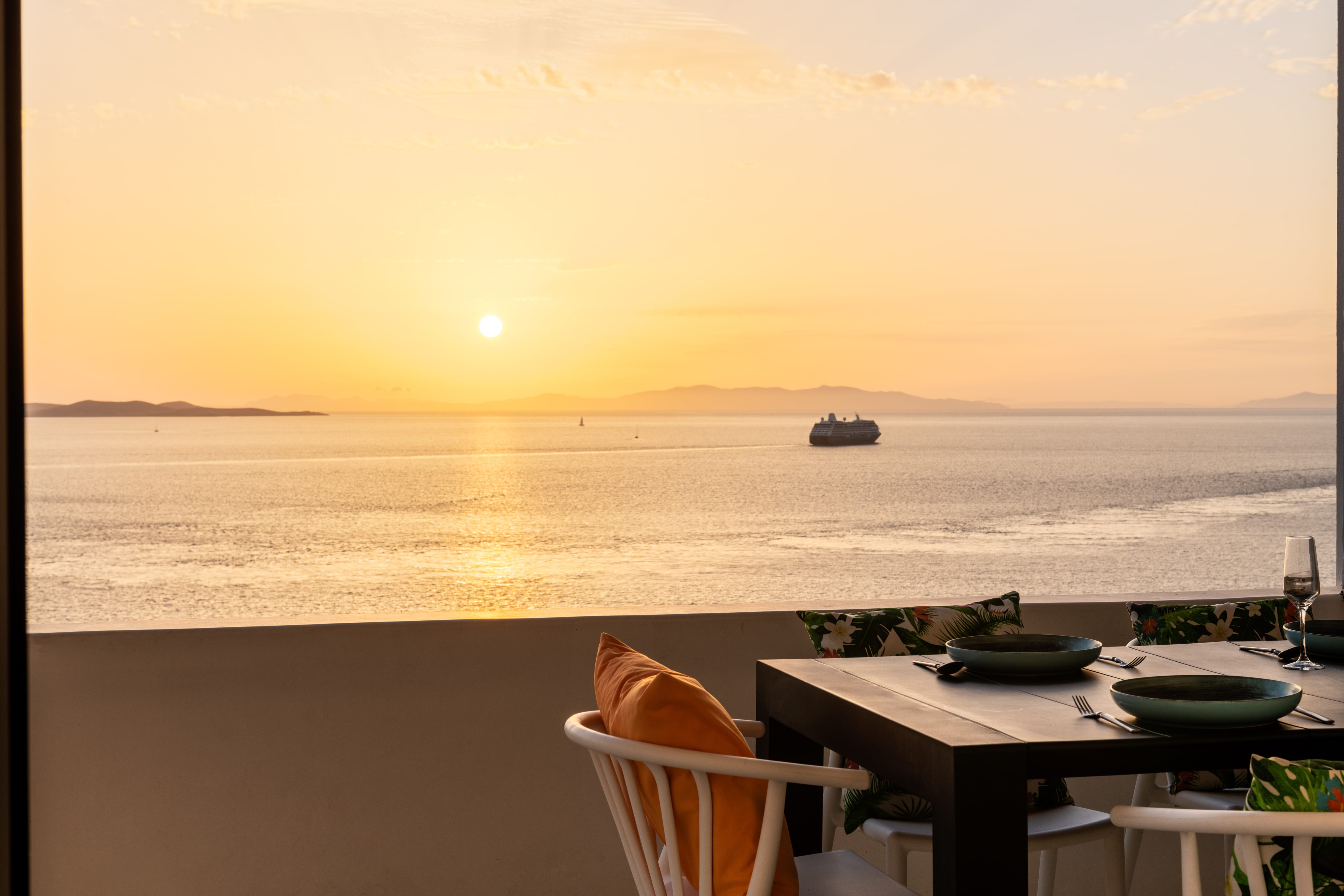 Yalos Hotels - Hotel apartments and villas in Mykonos & Santorini with ...