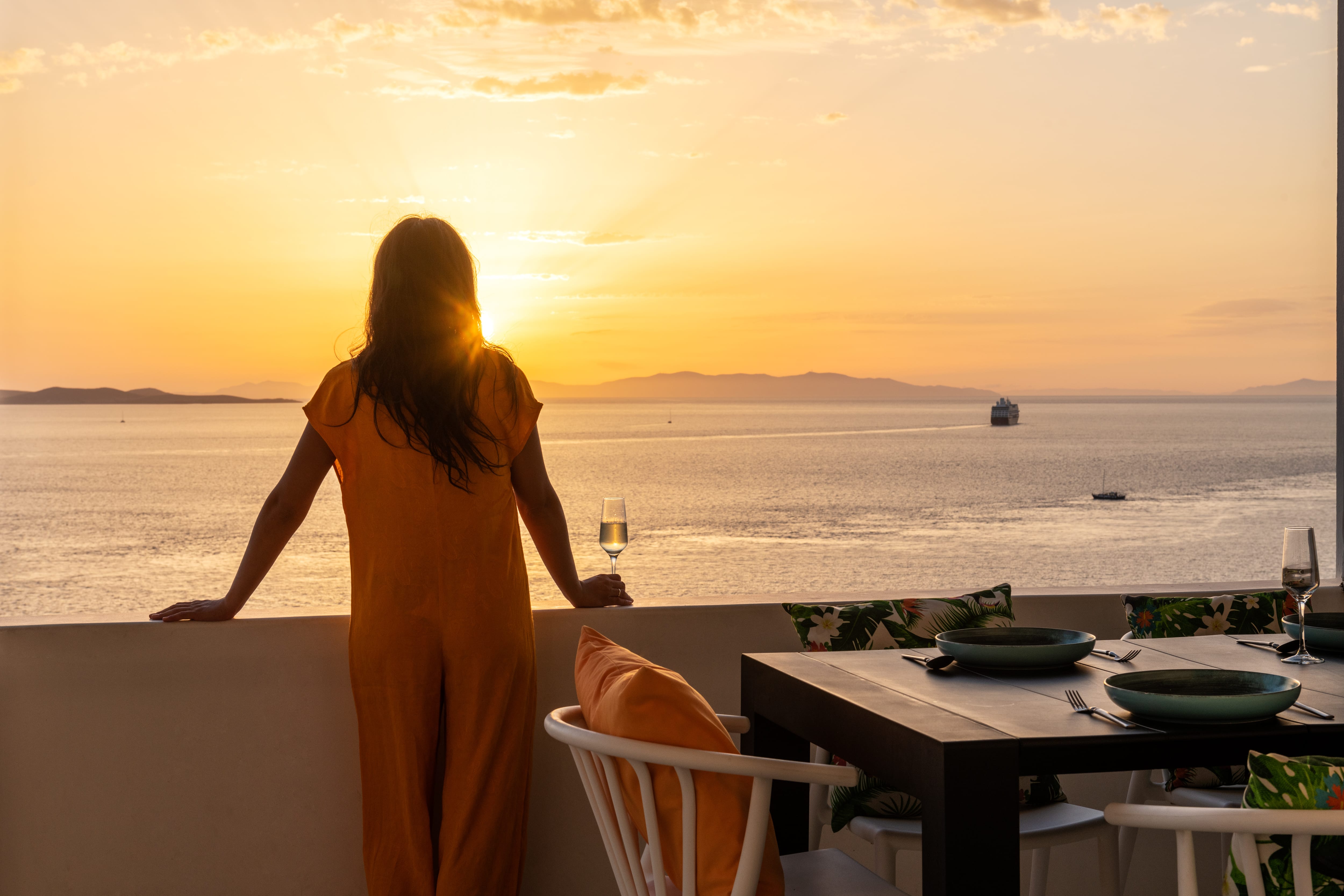 Yalos Hotels - Hotel apartments and villas in Mykonos & Santorini with ...